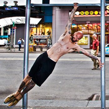 Human Flag: Tutorial 5 Langkah Agar Berhasil Melakukan Human Flag ...